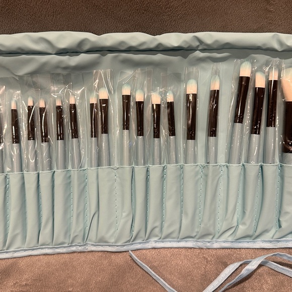 Makeup | Blue Makeup Brush Set Of 32 Brushes Cosmetic Makeup Set W ...